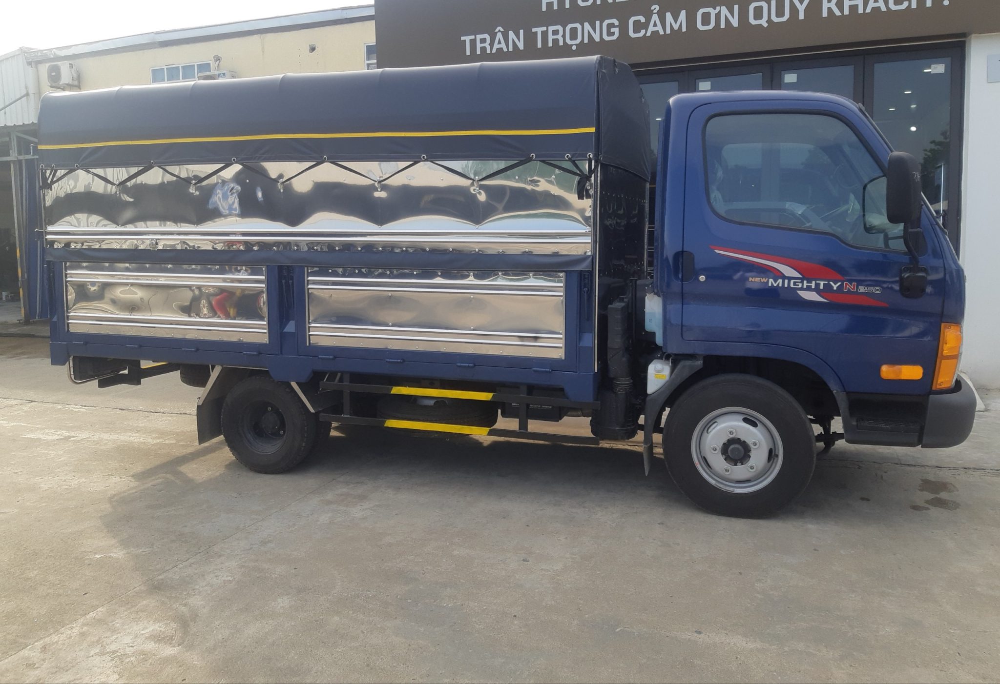 Hyundai N250 2,5 tấn thùng 3,6m - Nhamayhyundaininhbinh.com